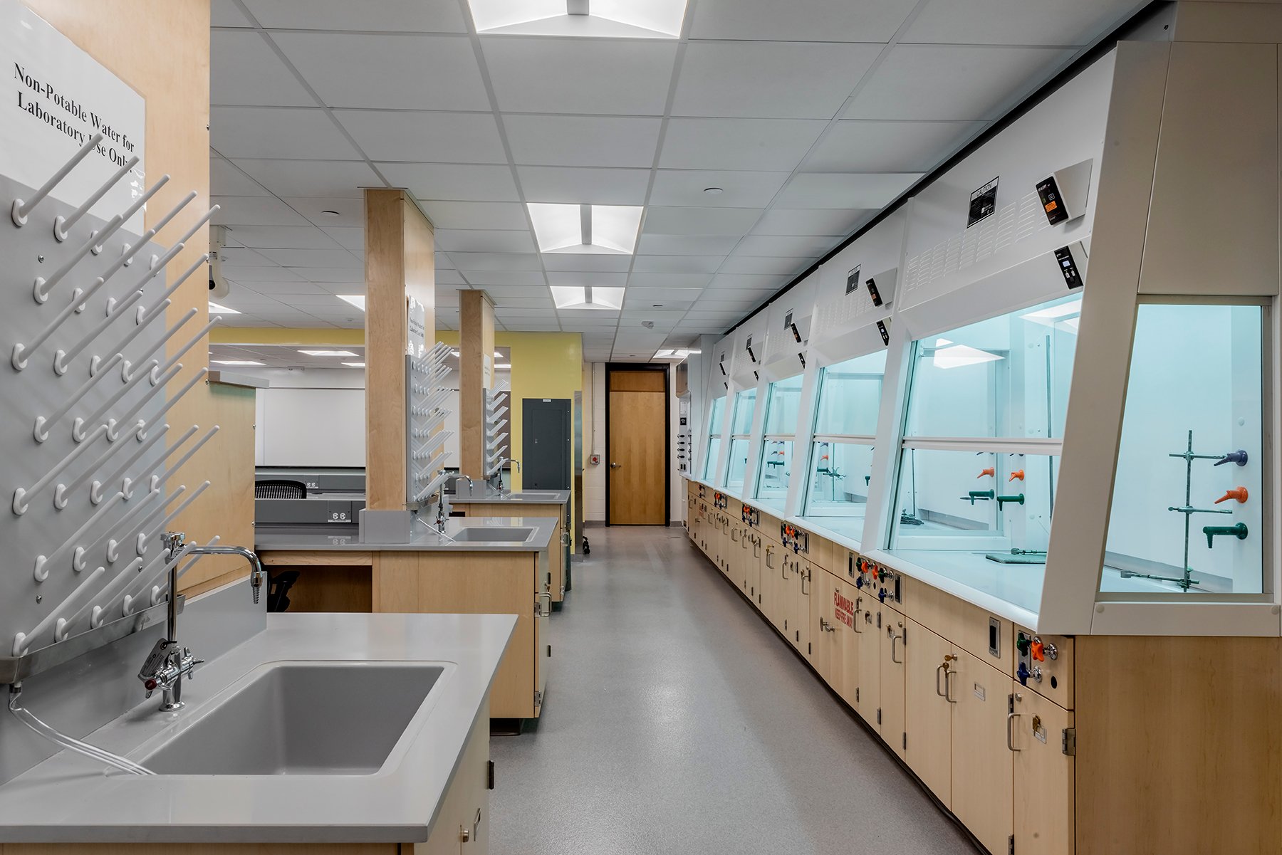 UMass Lowell - Organic Chemistry Laboratory